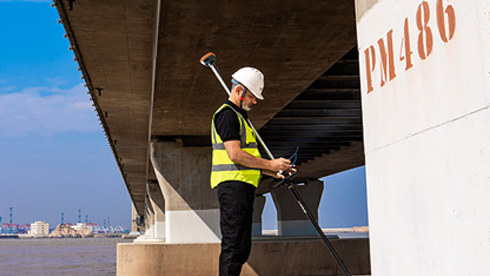 i73+: Compact GNSS Receiver with Modem | CHCNAV