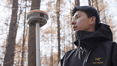 i93: IMU-RTK GNSS Receiver with Visual Surveying | CHCNAV