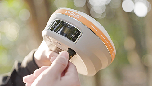 i93: IMU-RTK GNSS Receiver with Visual Surveying | CHCNAV